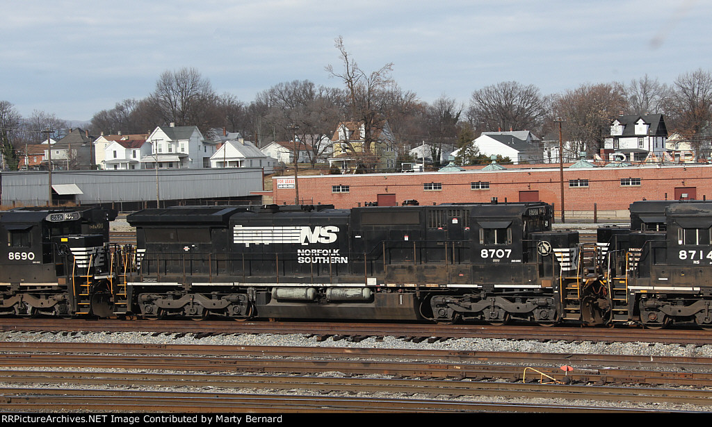 NS 8707 in Stored Line, North Yard